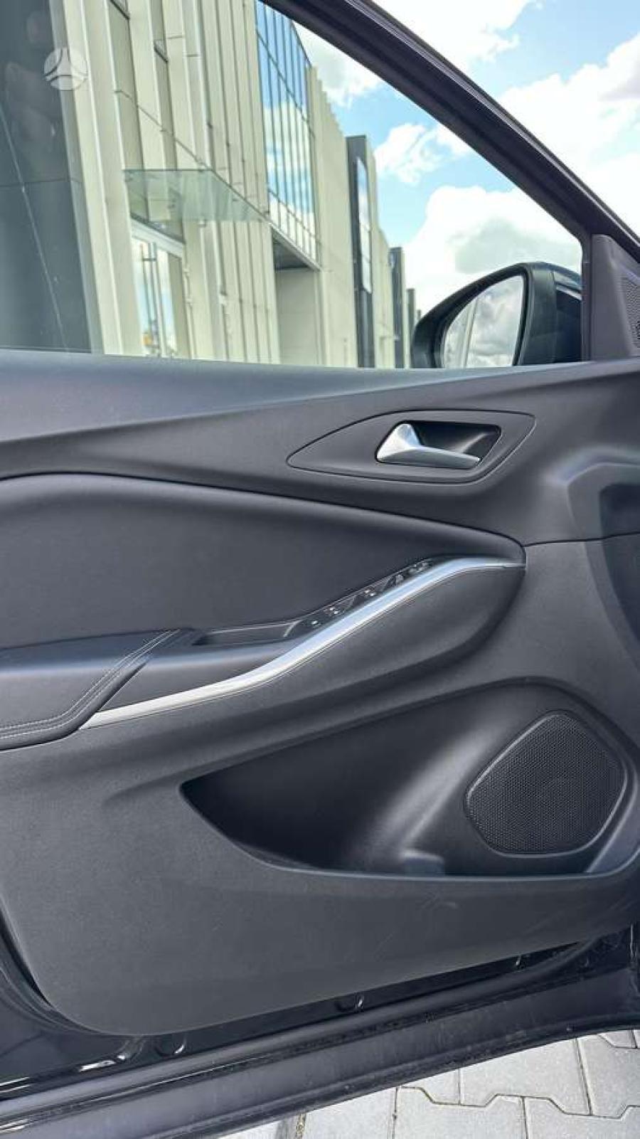 Melns Opel Grandland X 2022 Viļņa, ar dzinēja tilpumu 1.20 L un nobraukumu 117 tūkst. km par 14460 €, foto 37 vietnē AUTOMOTO.COM.LV