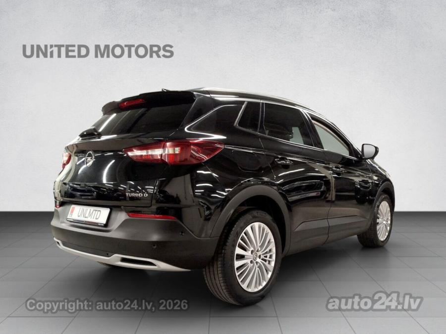 Black Opel Grandland X 2018 in Tallinn, with an engine capacity of 1.60 L and mileage of 237 thousand km for 10990 €, photo 2 on AUTOMOTO.COM.LV