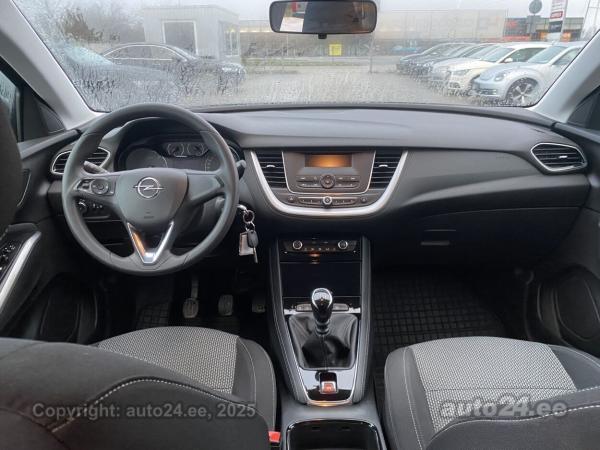 Black Opel Grandland X 2019 in Viljandi, with an engine capacity of 1.50 L and mileage of 114 thousand km for 12999 €, photo 5 on AUTOMOTO.COM.LV