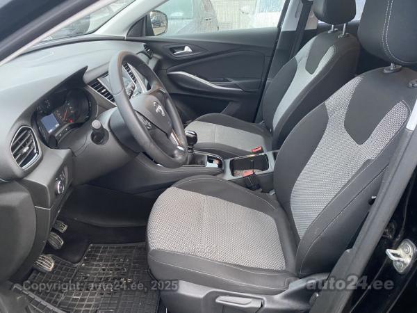 Black Opel Grandland X 2019 in Viljandi, with an engine capacity of 1.50 L and mileage of 114 thousand km for 12999 €, photo 6 on AUTOMOTO.COM.LV