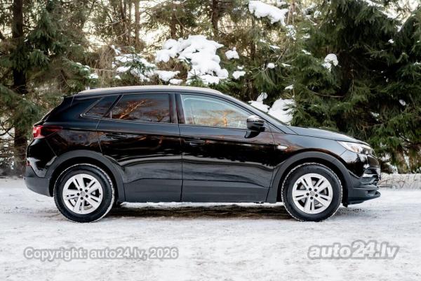 Black Opel Grandland X 2020 in Parnu, with an engine capacity of 1.20 L and mileage of 80 thousand km for 15550 €, photo 8 on AUTOMOTO.COM.LV