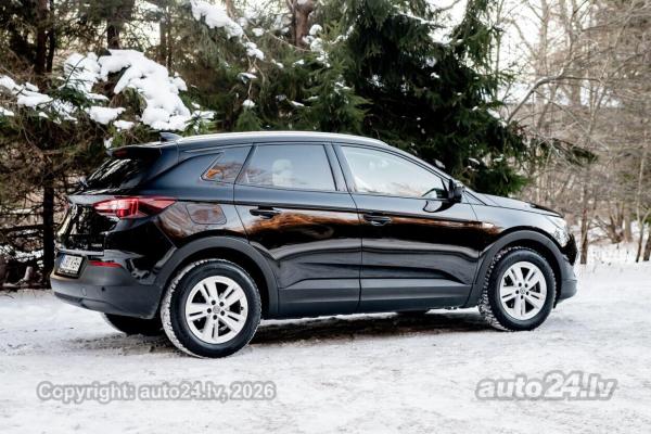 Black Opel Grandland X 2020 in Parnu, with an engine capacity of 1.20 L and mileage of 80 thousand km for 15550 €, photo 9 on AUTOMOTO.COM.LV