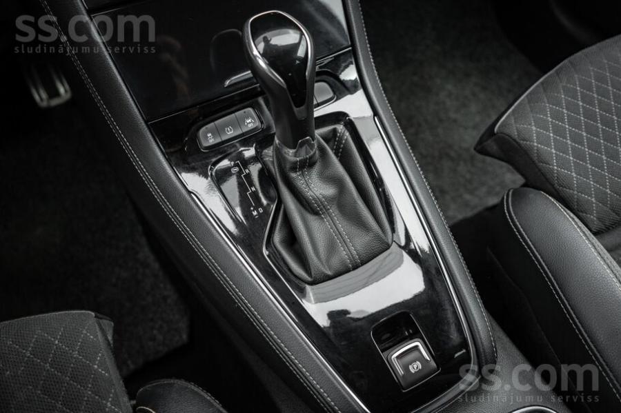 Zils Opel Grandland X 2017 Rīga, ar dzinēja tilpumu 1.20 L un nobraukumu 181 tūkst. km par 9995 €, foto 24 vietnē AUTOMOTO.COM.LV