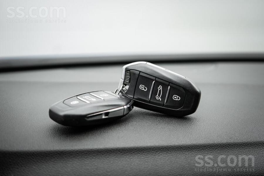 Zils Opel Grandland X 2017 Rīga, ar dzinēja tilpumu 1.20 L un nobraukumu 181 tūkst. km par 9995 €, foto 31 vietnē AUTOMOTO.COM.LV