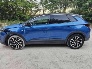 Blue Opel Grandland X 2017 in Taurage, with an engine capacity of 1.56 L and mileage of 165 thousand km for 8500 €, photo 3 on AUTOMOTO.COM.LV
