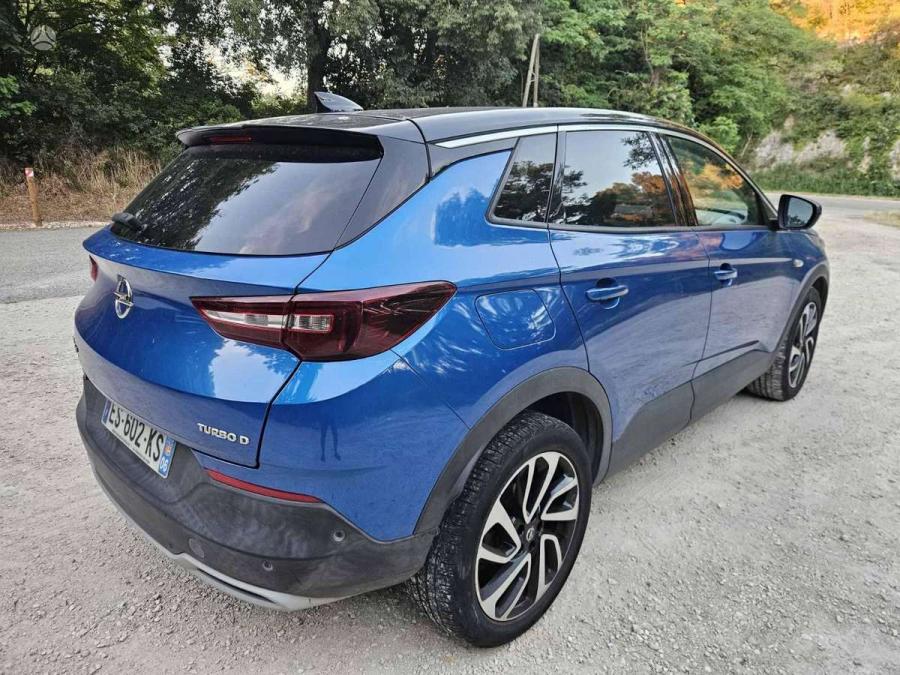 Blue Opel Grandland X 2017 in Taurage, with an engine capacity of 1.56 L and mileage of 165 thousand km for 8500 €, photo 5 on AUTOMOTO.COM.LV