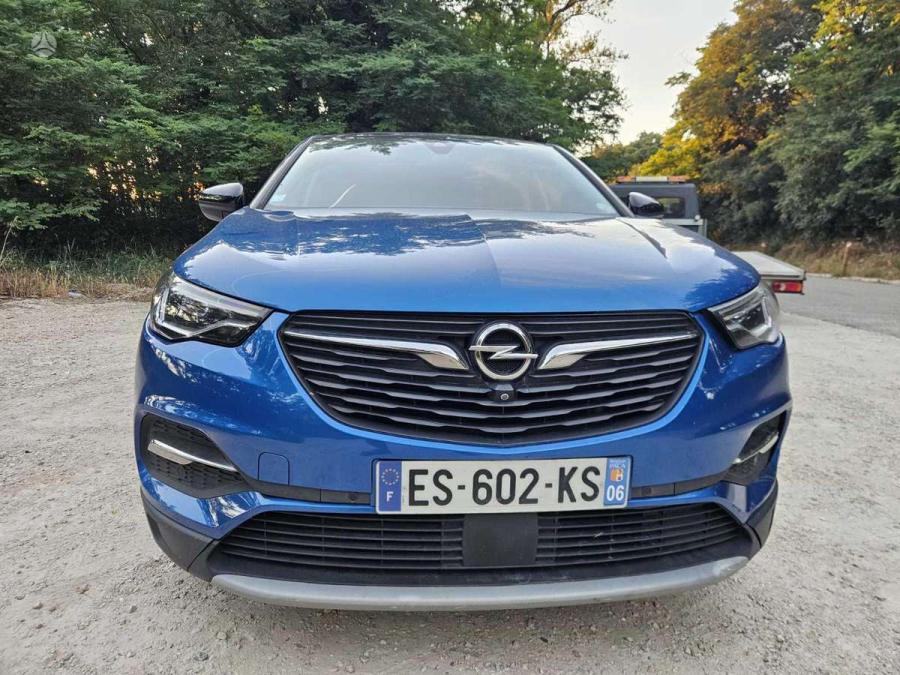 Blue Opel Grandland X 2017 in Taurage, with an engine capacity of 1.56 L and mileage of 165 thousand km for 8500 €, photo 8 on AUTOMOTO.COM.LV