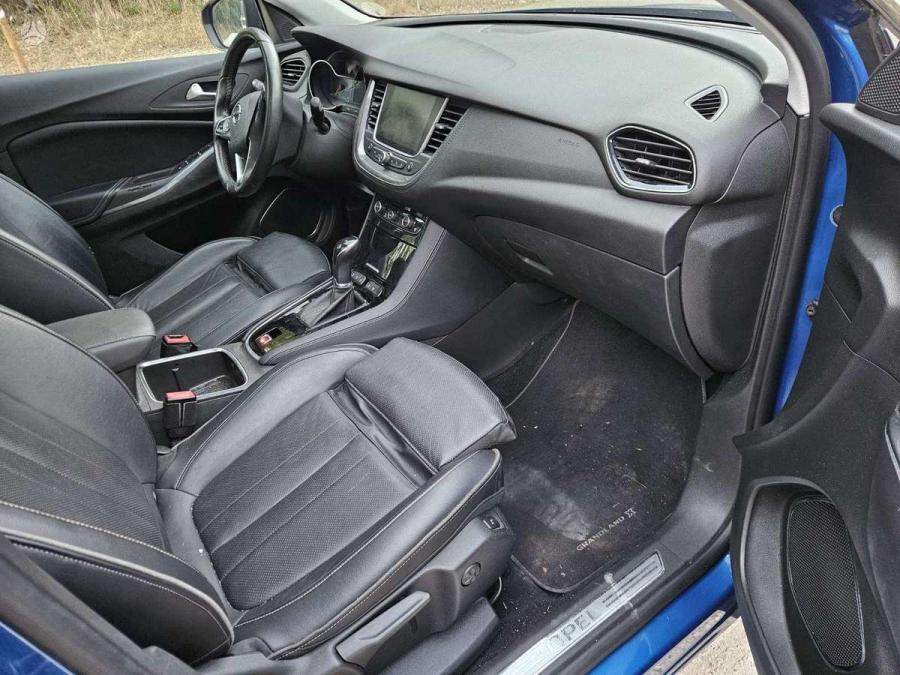 Blue Opel Grandland X 2017 in Taurage, with an engine capacity of 1.56 L and mileage of 165 thousand km for 8500 €, photo 11 on AUTOMOTO.COM.LV