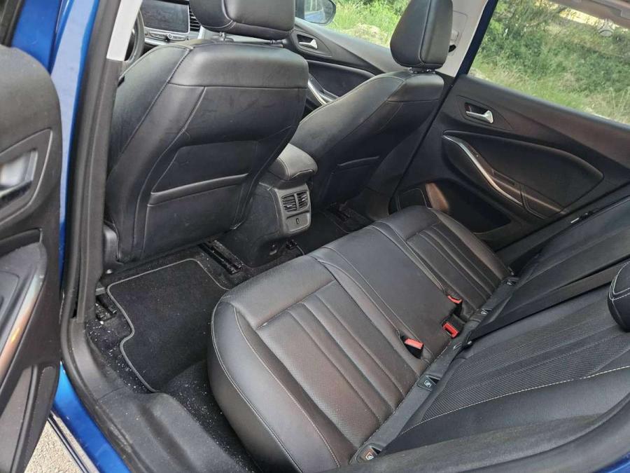 Blue Opel Grandland X 2017 in Taurage, with an engine capacity of 1.56 L and mileage of 165 thousand km for 8500 €, photo 14 on AUTOMOTO.COM.LV