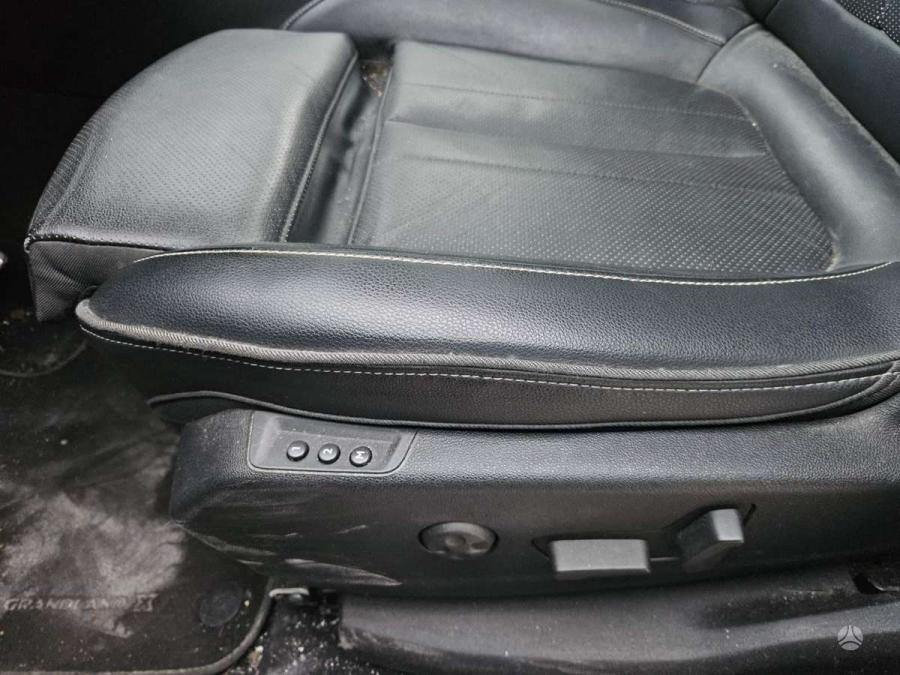 Blue Opel Grandland X 2017 in Taurage, with an engine capacity of 1.56 L and mileage of 165 thousand km for 8500 €, photo 16 on AUTOMOTO.COM.LV