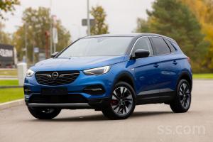Blue Opel Grandland X 2017 in Jelgava, with an engine capacity of 1.20 L and mileage of 0 thousand km for 10950 €, photo 1 on AUTOMOTO.COM.LV