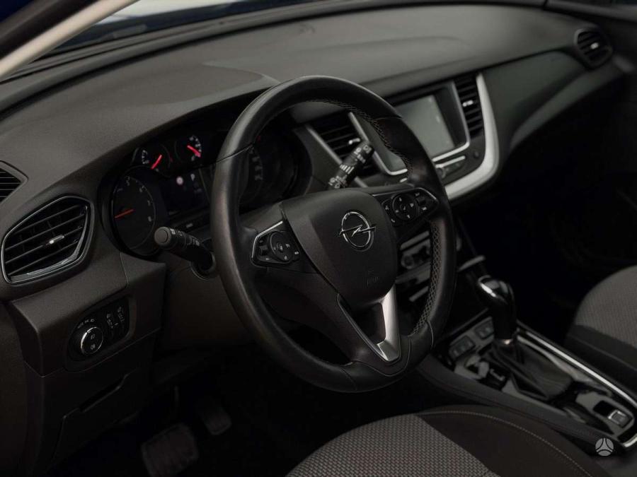 Blue Opel Grandland X 2018 in Vilnius, with an engine capacity of 1.20 L and mileage of 103 thousand km for 10850 €, photo 10 on AUTOMOTO.COM.LV