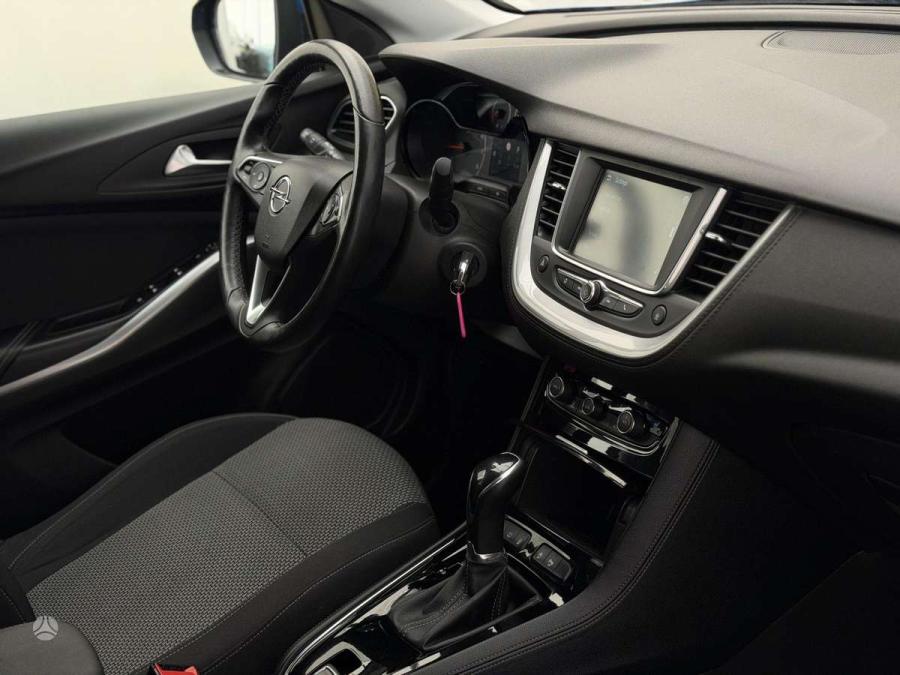 Blue Opel Grandland X 2018 in Vilnius, with an engine capacity of 1.20 L and mileage of 103 thousand km for 10800 €, photo 16 on AUTOMOTO.COM.LV