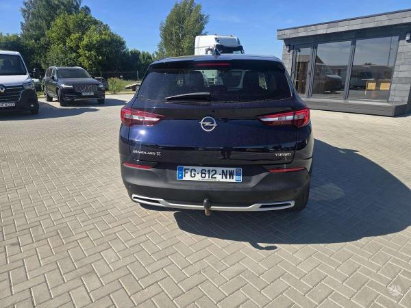 Blue Opel Grandland X 2019 in Taurage, with an engine capacity of 1.20 L and mileage of 103 thousand km for 9900 €, photo 5 on AUTOMOTO.COM.LV