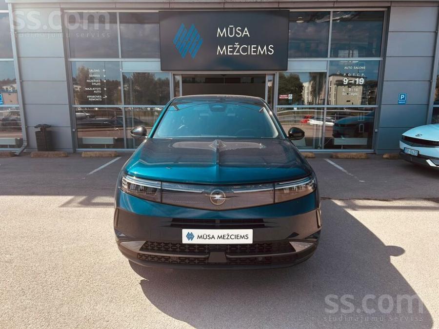Blue Opel Grandland X 2026 in Riga, with an engine capacity of 1.20 L and mileage of 10 thousand km for 30880 €, photo 3 on AUTOMOTO.COM.LV