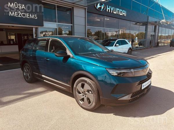 Blue Opel Grandland X 2026 in Riga, with an engine capacity of 1.20 L and mileage of 10 thousand km for 30880 €, photo 3 on AUTOMOTO.COM.LV
