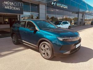 Blue Opel Grandland X 2026 in Riga, with an engine capacity of 1.20 L and mileage of 10 thousand km for 30880 €, photo 4 on AUTOMOTO.COM.LV