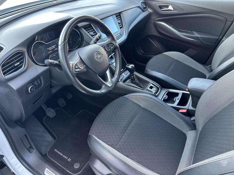 Opel Grandland X 2018 in Klaipeda, with an engine capacity of 1.20 L and mileage of 138 thousand km for 11900 €, photo 11 on AUTOMOTO.COM.LV
