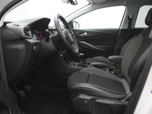 Opel Grandland X 2019 in Vilnius, with an engine capacity of 1.20 L and mileage of 111 thousand km for 11199 €, photo 4 on AUTOMOTO.COM.LV