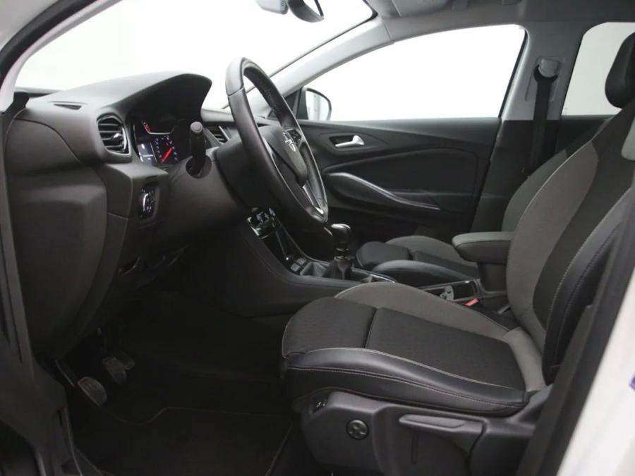 Opel Grandland X 2019 in Vilnius, with an engine capacity of 1.20 L and mileage of 111 thousand km for 11199 €, photo 4 on AUTOMOTO.COM.LV