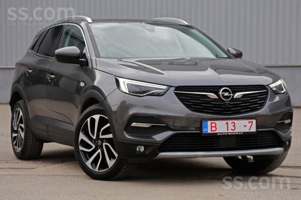 Grey Opel Grandland X 2017 in Tukums, with an engine capacity of 1.60 L and mileage of 200 thousand km for 10900 €, photo 1 on AUTOMOTO.COM.LV