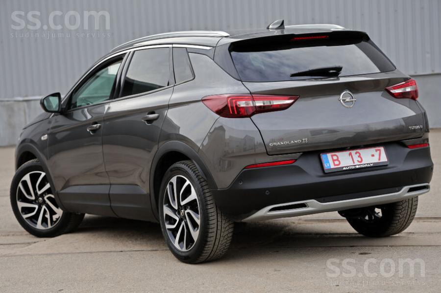 Grey Opel Grandland X 2017 in Tukums, with an engine capacity of 1.60 L and mileage of 200 thousand km for 10900 €, photo 3 on AUTOMOTO.COM.LV