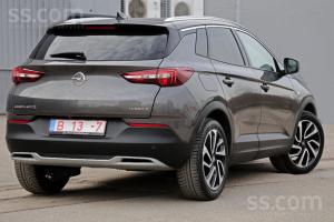 Grey Opel Grandland X 2017 in Tukums, with an engine capacity of 1.60 L and mileage of 200 thousand km for 10900 €, photo 5 on AUTOMOTO.COM.LV