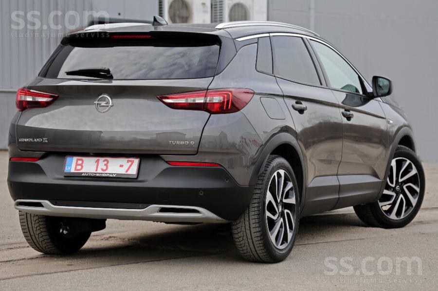 Grey Opel Grandland X 2017 in Tukums, with an engine capacity of 1.60 L and mileage of 200 thousand km for 10900 €, photo 5 on AUTOMOTO.COM.LV