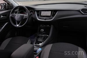 Grey Opel Grandland X 2017 in Tukums, with an engine capacity of 1.60 L and mileage of 200 thousand km for 10900 €, photo 6 on AUTOMOTO.COM.LV