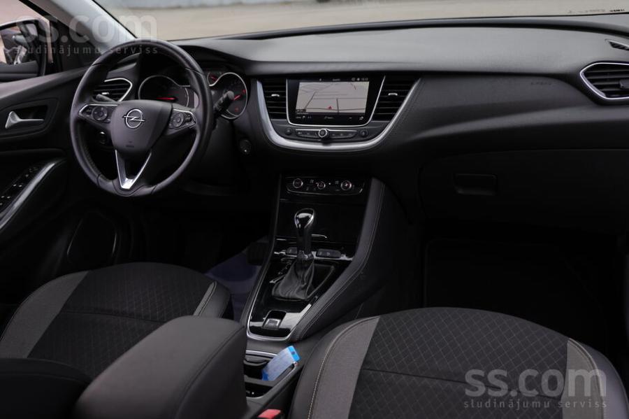 Grey Opel Grandland X 2017 in Tukums, with an engine capacity of 1.60 L and mileage of 200 thousand km for 10900 €, photo 6 on AUTOMOTO.COM.LV
