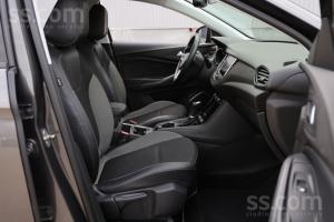 Grey Opel Grandland X 2017 in Tukums, with an engine capacity of 1.60 L and mileage of 200 thousand km for 10900 €, photo 7 on AUTOMOTO.COM.LV