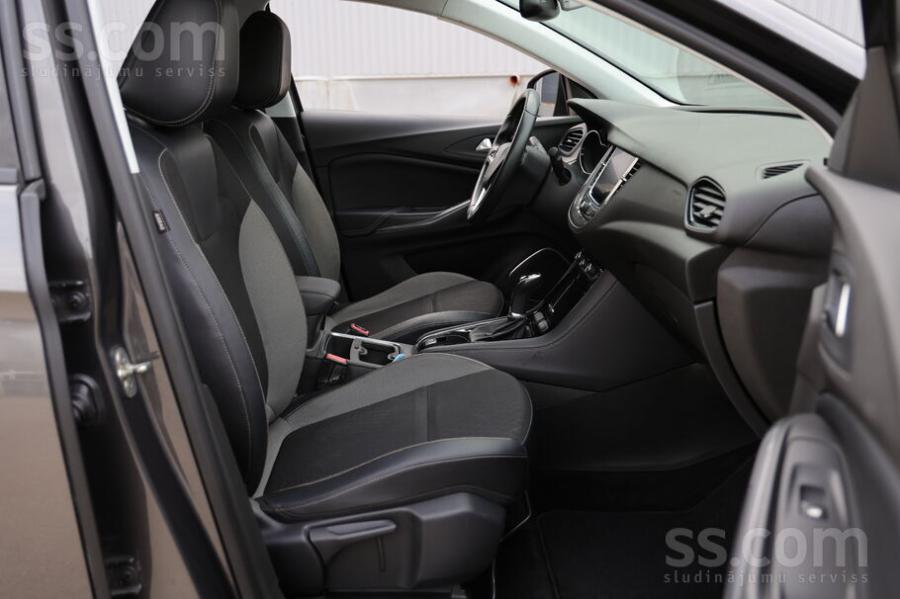 Grey Opel Grandland X 2017 in Tukums, with an engine capacity of 1.60 L and mileage of 200 thousand km for 10900 €, photo 7 on AUTOMOTO.COM.LV