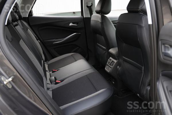 Grey Opel Grandland X 2017 in Tukums, with an engine capacity of 1.60 L and mileage of 200 thousand km for 10900 €, photo 7 on AUTOMOTO.COM.LV