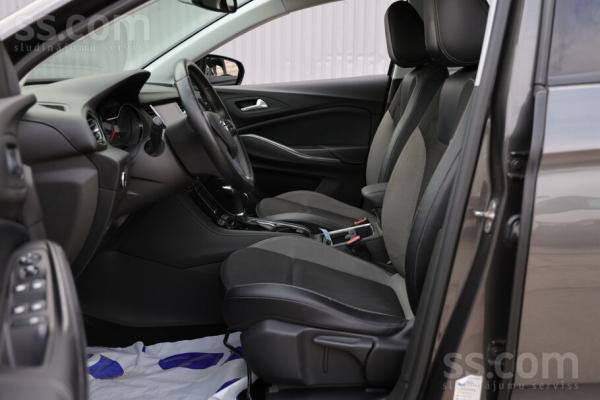 Grey Opel Grandland X 2017 in Tukums, with an engine capacity of 1.60 L and mileage of 200 thousand km for 10900 €, photo 8 on AUTOMOTO.COM.LV