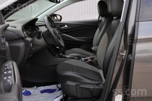 Grey Opel Grandland X 2017 in Tukums, with an engine capacity of 1.60 L and mileage of 200 thousand km for 10900 €, photo 9 on AUTOMOTO.COM.LV