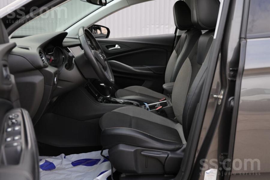 Grey Opel Grandland X 2017 in Tukums, with an engine capacity of 1.60 L and mileage of 200 thousand km for 10900 €, photo 9 on AUTOMOTO.COM.LV