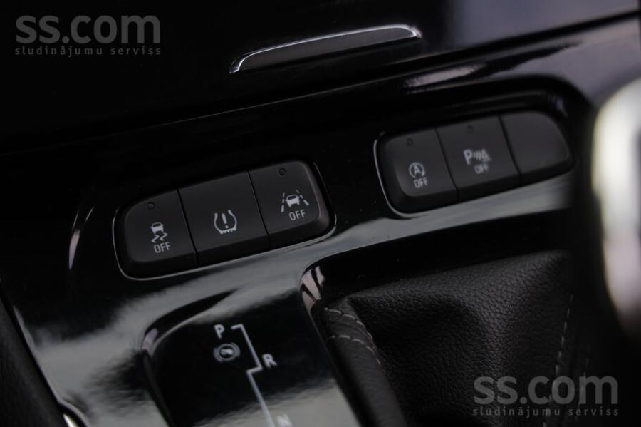 Grey Opel Grandland X 2017 in Tukums, with an engine capacity of 1.60 L and mileage of 200 thousand km for 10900 €, photo 13 on AUTOMOTO.COM.LV