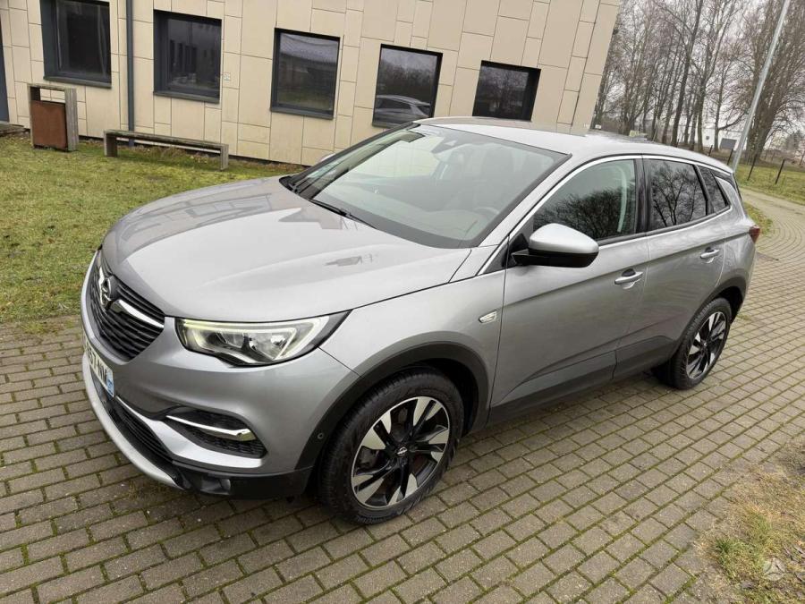 Grey Opel Grandland X 2018 in Taurage, with an engine capacity of 1.20 L and mileage of 148 thousand km for 10200 €, photo 2 on AUTOMOTO.COM.LV