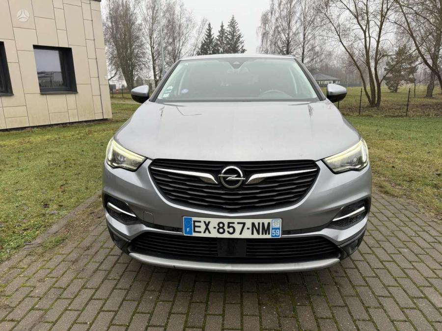 Grey Opel Grandland X 2018 in Taurage, with an engine capacity of 1.20 L and mileage of 148 thousand km for 10200 €, photo 3 on AUTOMOTO.COM.LV