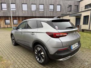 Grey Opel Grandland X 2018 in Taurage, with an engine capacity of 1.20 L and mileage of 148 thousand km for 10200 €, photo 5 on AUTOMOTO.COM.LV