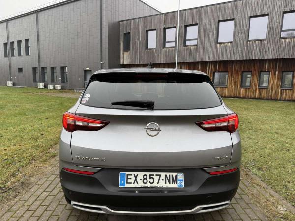 Grey Opel Grandland X 2018 in Taurage, with an engine capacity of 1.20 L and mileage of 148 thousand km for 10200 €, photo 6 on AUTOMOTO.COM.LV