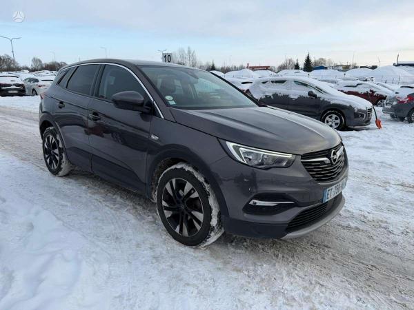 Grey Opel Grandland X 2018 in Taurage, with an engine capacity of 1.56 L and mileage of 140 thousand km for 11700 €, photo 1 on AUTOMOTO.COM.LV