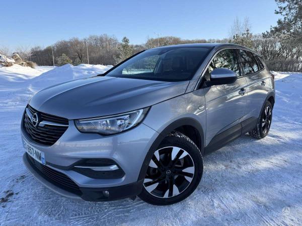 Grey Opel Grandland X 2018 in Taurage, with an engine capacity of 1.20 L and mileage of 148 thousand km for 9900 €, photo 1 on AUTOMOTO.COM.LV