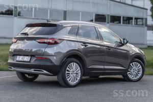 Grey Opel Grandland X 2018 in Tukums, with an engine capacity of 2.00 L and mileage of 201 thousand km for 13490 €, photo 13 on AUTOMOTO.COM.LV