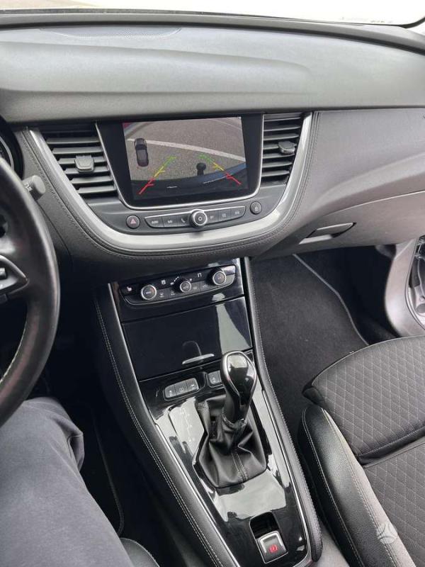 Grey Opel Grandland X 2018 in Kaunas, with an engine capacity of 2.00 L and mileage of 263 thousand km for 9990 €, photo 10 on AUTOMOTO.COM.LV