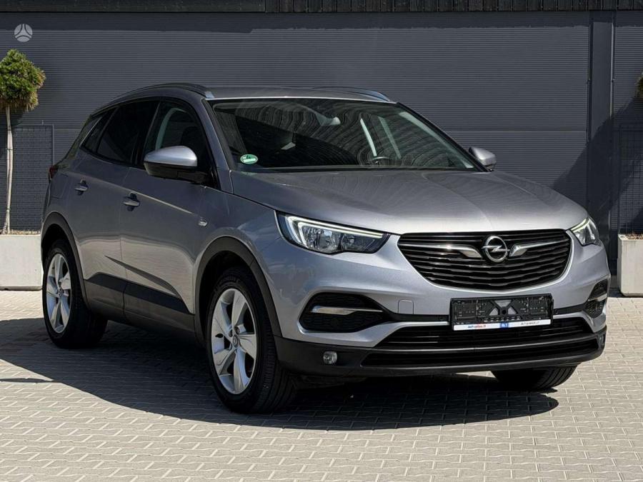 Grey Opel Grandland X 2018 in Siauliai, with an engine capacity of 1.56 L and mileage of 202 thousand km for 9590 €, photo 4 on AUTOMOTO.COM.LV