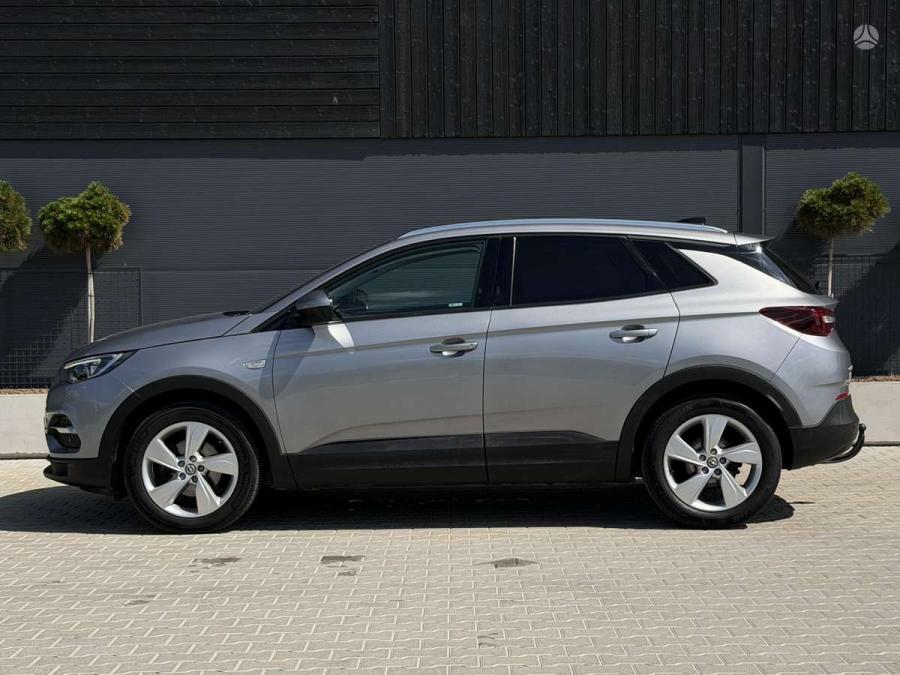 Grey Opel Grandland X 2018 in Siauliai, with an engine capacity of 1.56 L and mileage of 202 thousand km for 9590 €, photo 5 on AUTOMOTO.COM.LV
