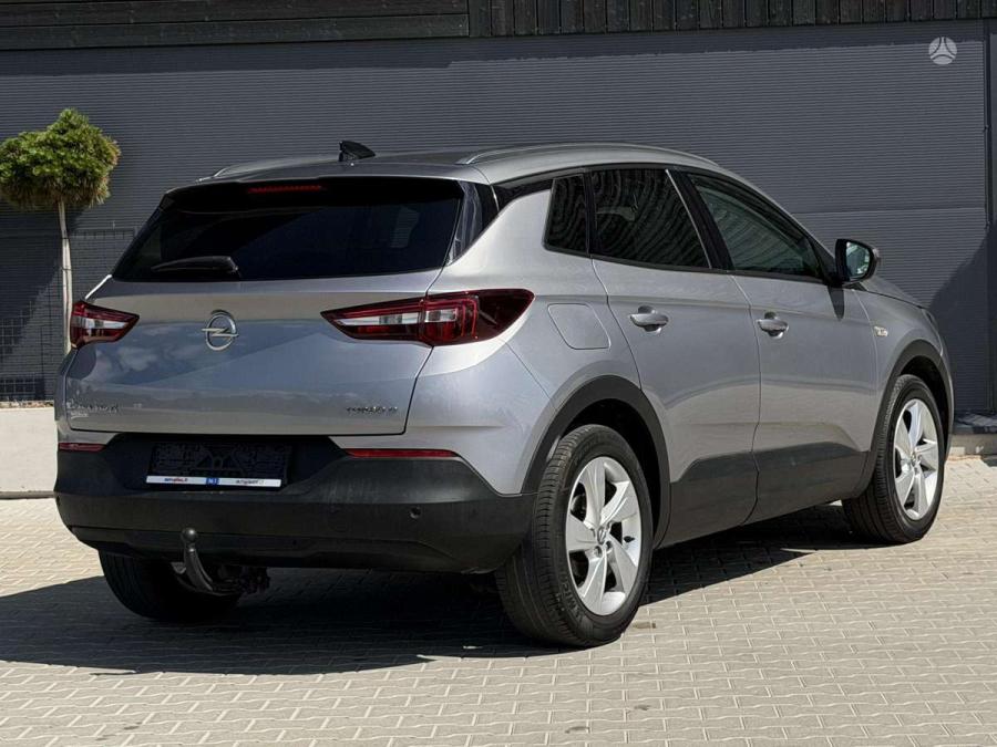 Grey Opel Grandland X 2018 in Siauliai, with an engine capacity of 1.56 L and mileage of 202 thousand km for 9590 €, photo 8 on AUTOMOTO.COM.LV