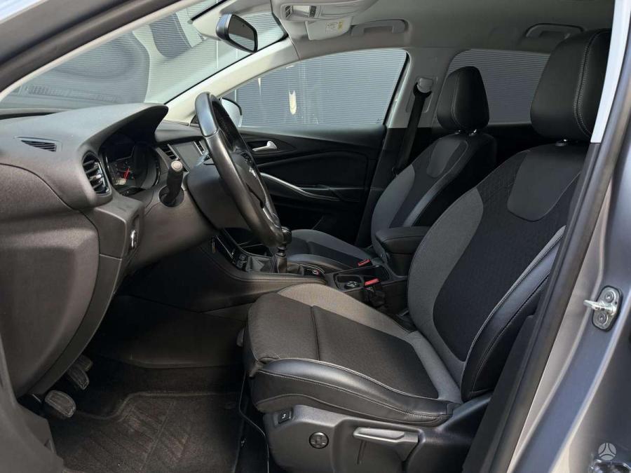 Grey Opel Grandland X 2018 in Siauliai, with an engine capacity of 1.56 L and mileage of 202 thousand km for 9590 €, photo 11 on AUTOMOTO.COM.LV