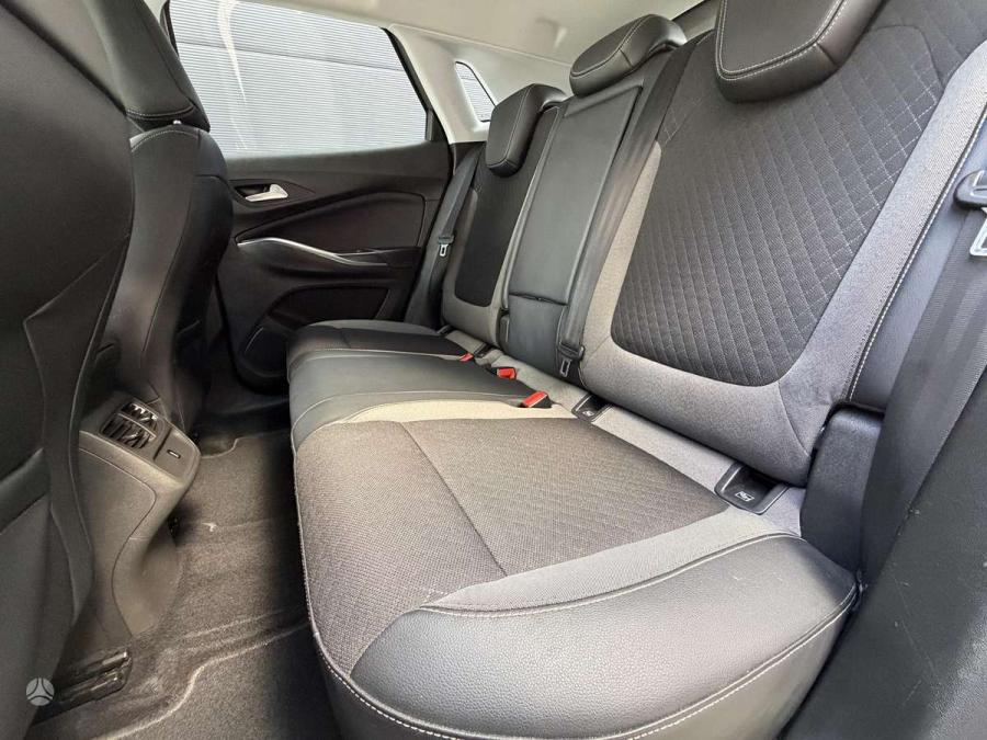 Grey Opel Grandland X 2018 in Siauliai, with an engine capacity of 1.56 L and mileage of 202 thousand km for 9590 €, photo 15 on AUTOMOTO.COM.LV